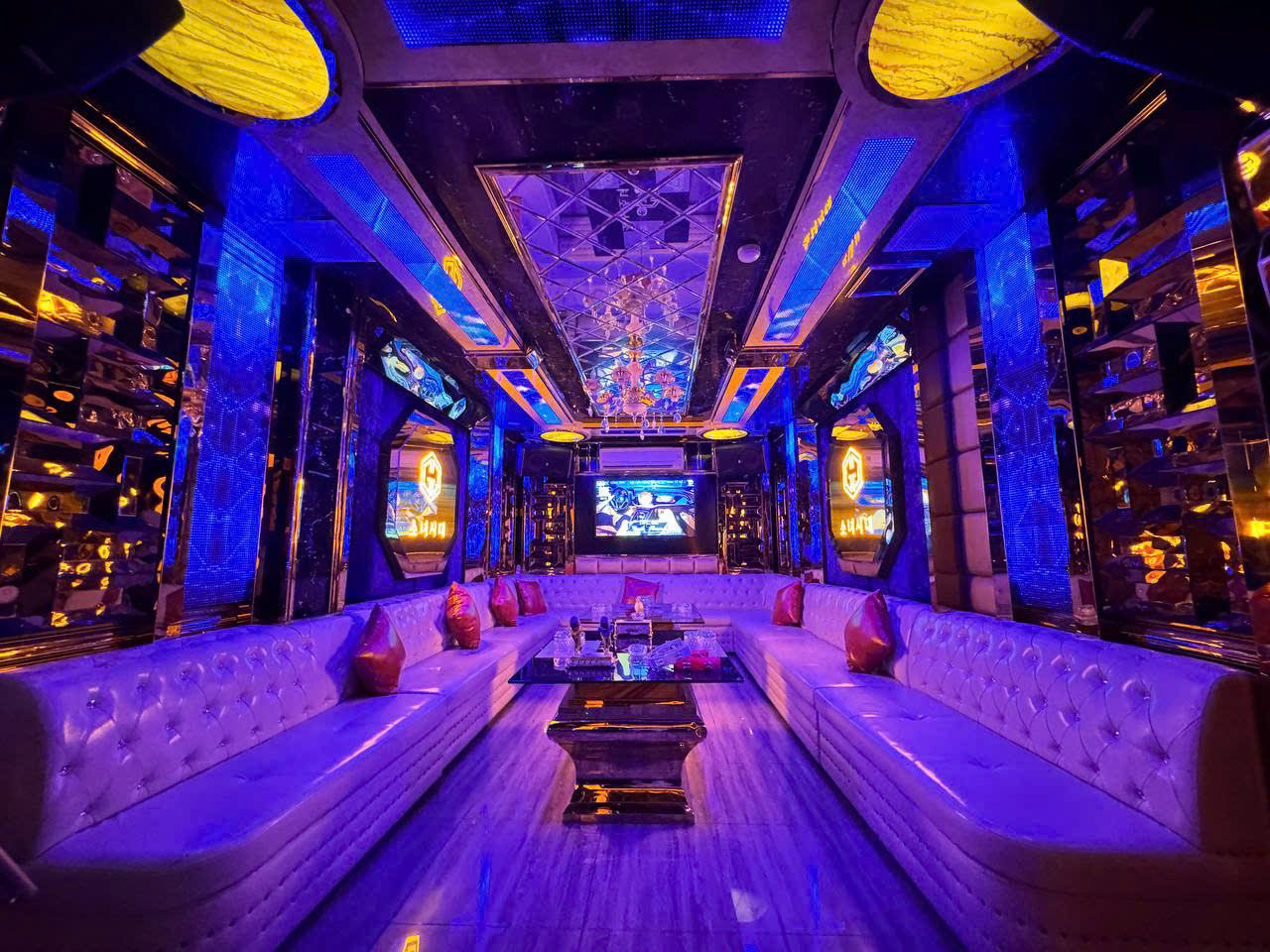 EDEN PARADISE KTV Q1 - 57 TULIP 薄纱 KTV 脱掉场